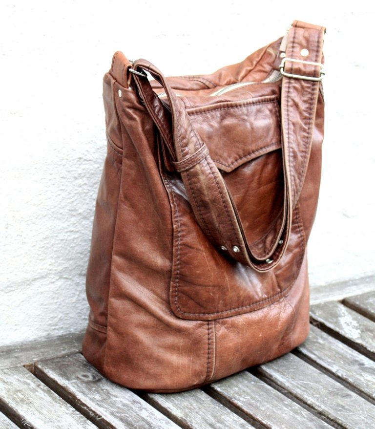 Beautifull vintage leather jacket bag – byBessert